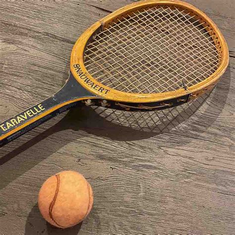 Винтажная теннисная ракетка и мяч Vintage Tennis Racket And Ball 3 ...