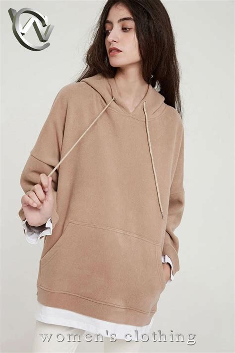 Женская модная толстовка. Women's fashionable sweatshirt. Sweat à la ...