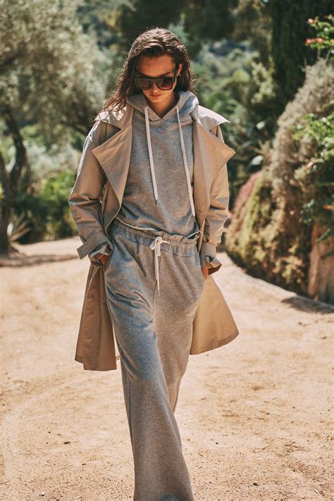 Stradivarius apuesta en su nueva colección por un otoño de básicos ...