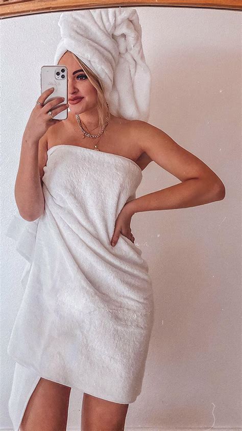Madison in a towel | Scrolller