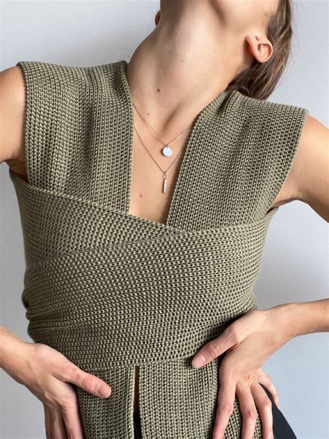 Топ Минимализм | Tops, Fashion, Women's top