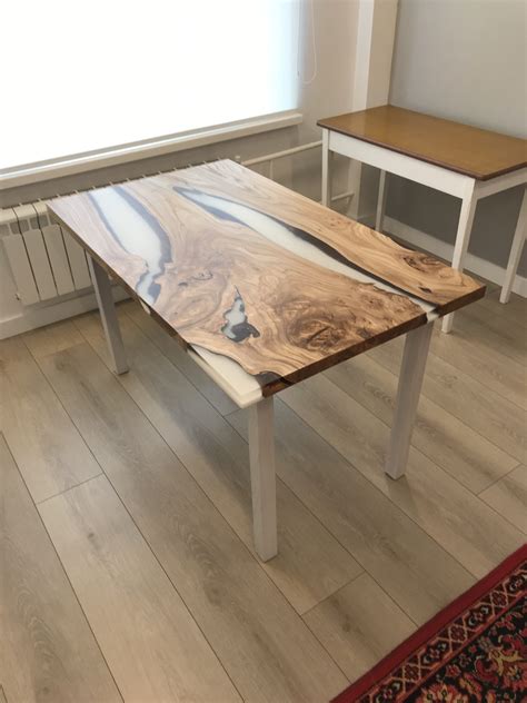 Кухонный стол из карагача белой эпоксидной смолой - купить в Москве по ...