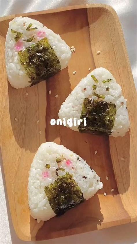 Onigiri [Video] | Diy food recipes, Yummy food, Food videos cooking