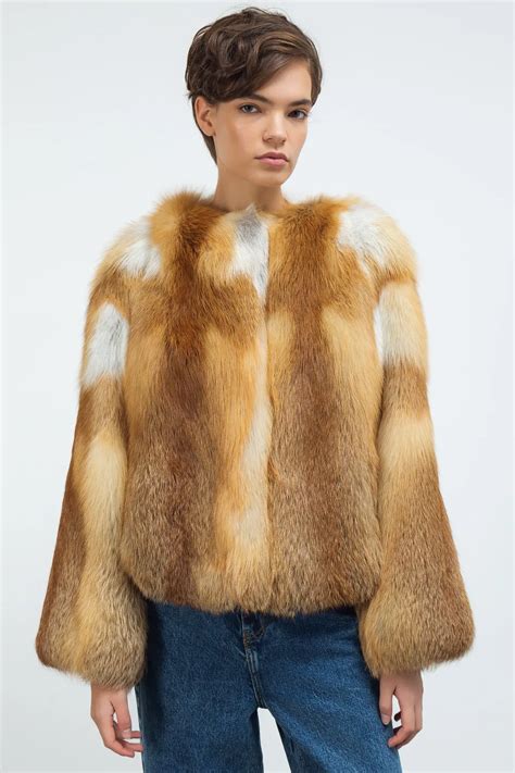 Шуба из меха лисы Fur_avenue 677379003 цены в Москве, купить одежду ...