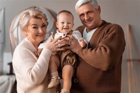 Ты и не вспомнишь этот год, а для родителей это самый важный первый ...