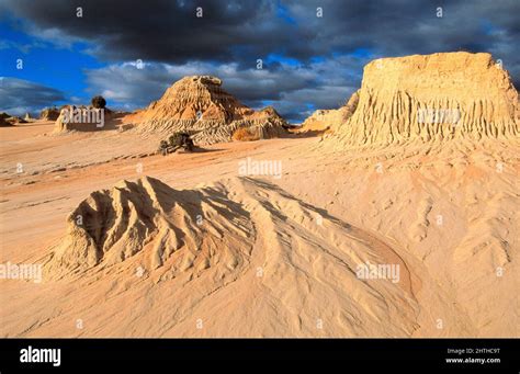 The walls of china at Mungo National Park ,New South Wales, Australia ...