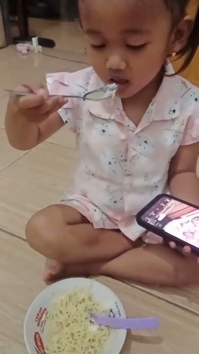 Makan mie dulu ges - YouTube