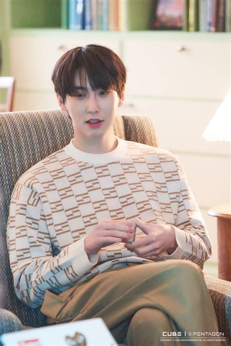 𝑃𝑒𝑛𝑡𝑎𝑔𝑜𝑛 ~ 펜타곤 | Selebritas