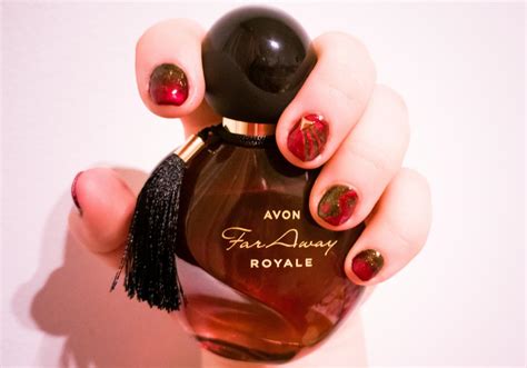 Far Away Royale Avon parfum - un parfum de dama 2020