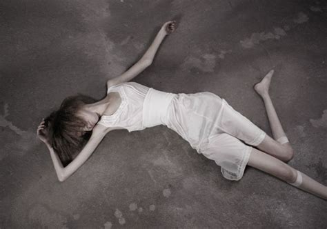 'Thirty-Two Kilos', la anorexia en 14 imágenes - Foto 2 de 14 | F5 | EL MUNDO