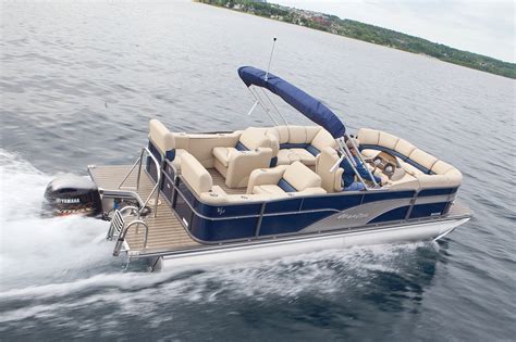 Why are Pontoon Boats so Popular? | Lisa The Boatanista