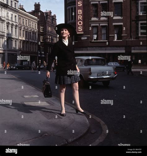 Susan hampshire hi-res stock photography and images - Alamy