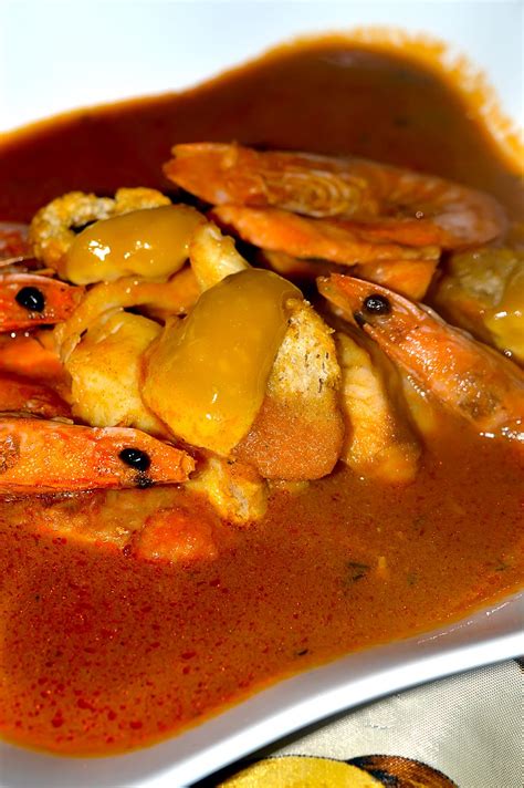 Буйабес с крабовыми сухариками из багета и соусом "Руй" | Кулинария ...
