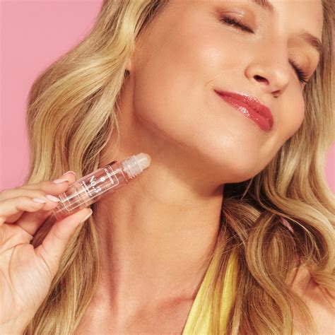 No.3 Fragrance Roll On – MCoBeauty