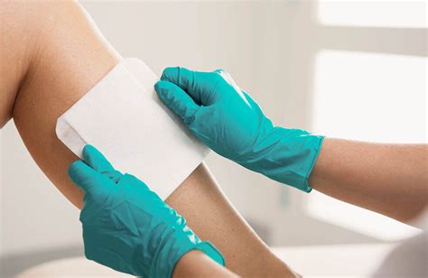 Superabsorbent dressing with silicone | DryMax Border | Absorbest