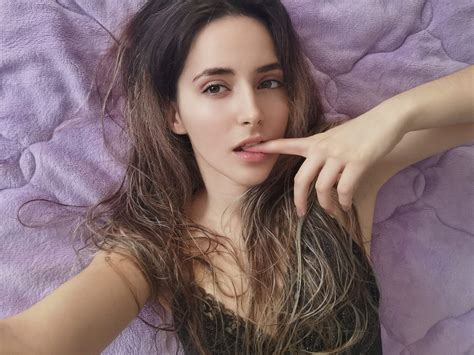 My first time posting here. Hello : r/palebeauties