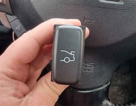 Кнопка открытия багажника в салоне Lancer X/Лансер10 Дорестайлинг ...