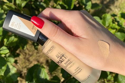 CATRICE All Matt Shine Control Make Up review - Verdraaid Mooi