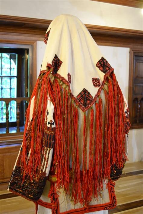 Pin by Mo Fili on Nosii | Traditional outfits, Folk clothing, Ethnic ...