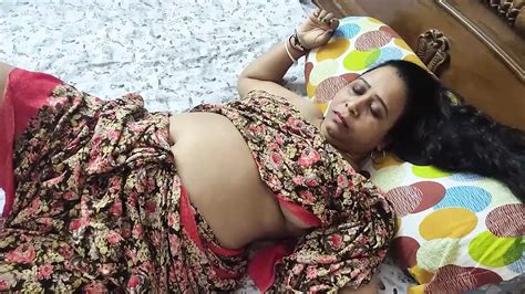 Une bhabhi indienne sexy baise avec un gros cul de devar | xHamster