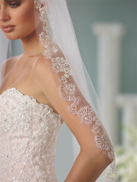 116841 - Venetti Couture