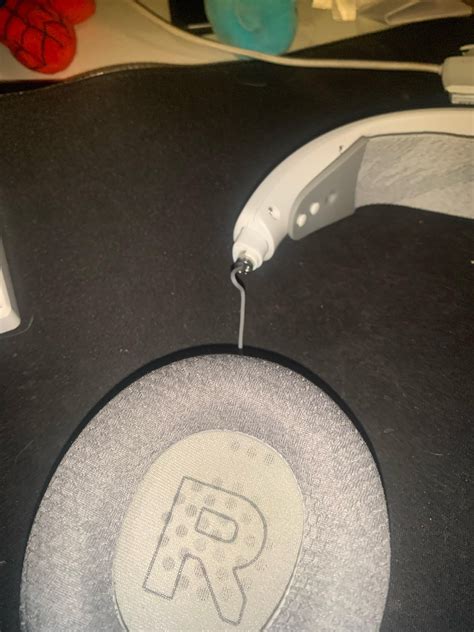 arctic nova 1 earcup detached : r/steelseries