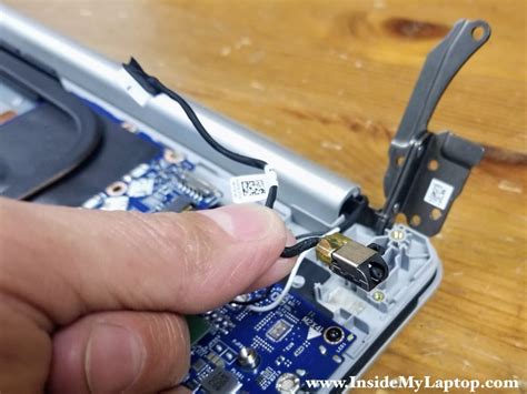 Taking apart Dell Inspiron 17 5770 5775 (model P35E) – Inside my laptop