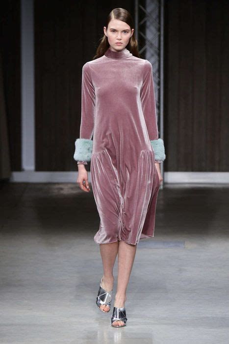 Pin by Наталия on Женская мода. Красота | Velvet clothes, Fashion ...