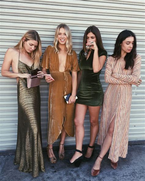 20 Chic Velvet Outfit Ideas for Women | Styles Weekly