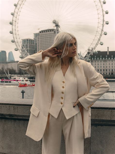 Костюмный жилет из фактурной ткани :: LICHI - Online fashion store