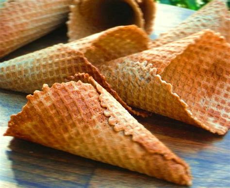 Идеальные сочетание: вафельные стаканчики и мороженое разных видов ...
