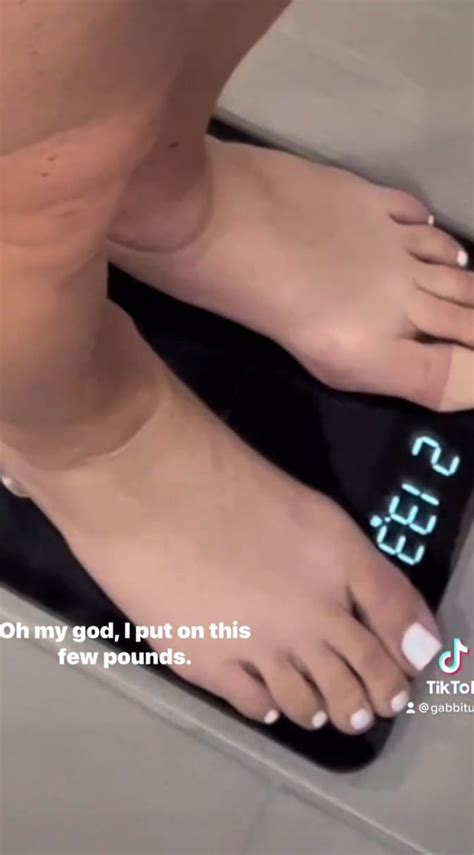 Gabbi Tuft Feet