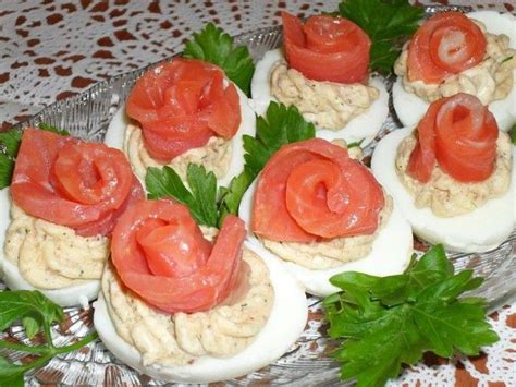 Закуски к праздничному столу | OK.RU | Smoked salmon, Caprese salad ...
