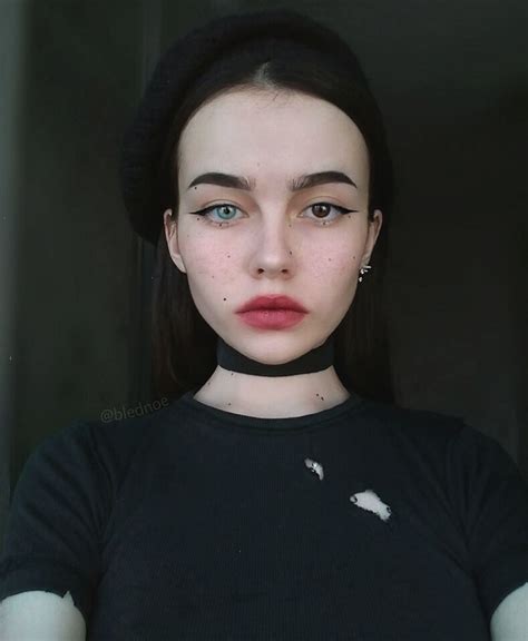 все фетиши на одной фотографии.. не хватает только септума и котиков ...