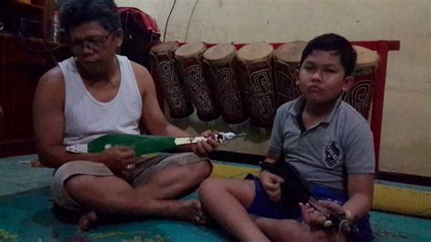 Anak sama bapak main hasapi... - YouTube