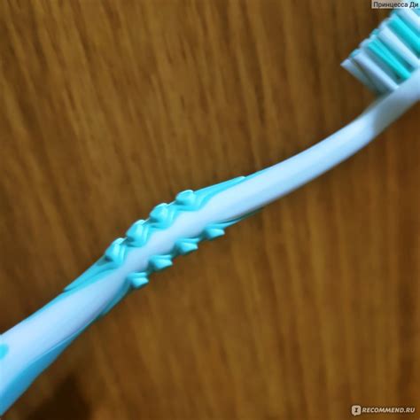 Зубная щетка Miradent Carebrush White, средняя жесткость, зеленая ...