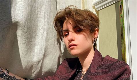 24+ Long Tomboy Hairstyles - MiraFareedah