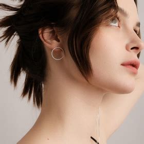 Серьги – купить серьги в Москве по цене от 1200 руб. в интернет ...