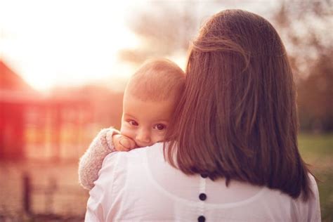 Diventare mamma più tardi è vantaggioso per i figli, secondo uno studio ...