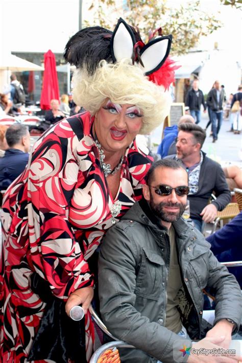 Easter Sunday with Lady Diamond at Parrots 2018 - Gay Sitges Guide