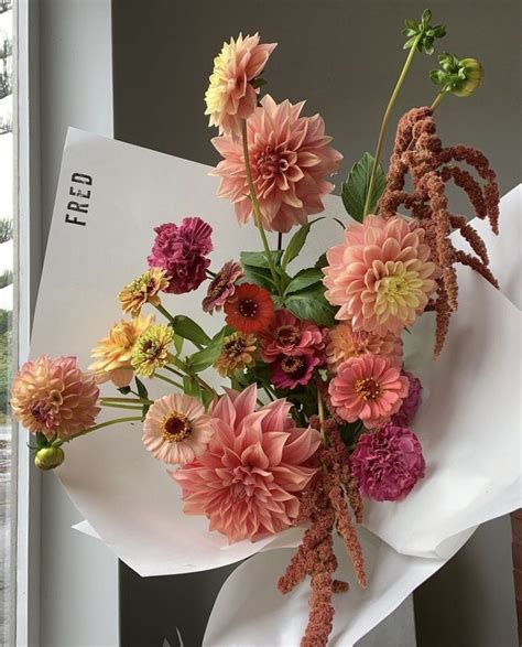 @𝗽𝗲𝗮𝗰𝗵𝘆𝗡𝗶𝗻𝗶 • 𝗰𝗿𝗲𝗱𝗶𝘁𝘀 𝘁𝗼 𝗼𝘄𝗻𝗲𝗿𝘀 | Bloemstukken, Mooie bloemen, Bloemen