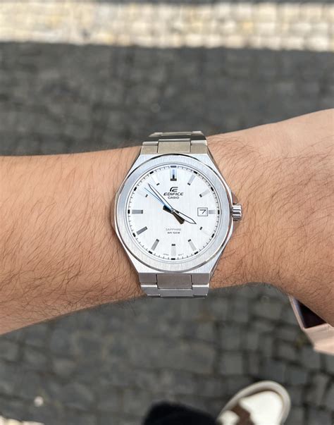 [Casio Edifice EFB-108D-7AVUEF] First analog Casio pickup, absolutely ...