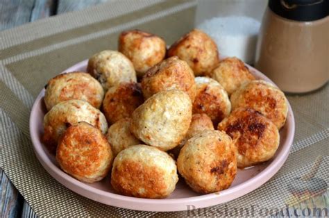 Рецепт: Жареные куриные шарики с сыром и виноградом на RussianFood.com