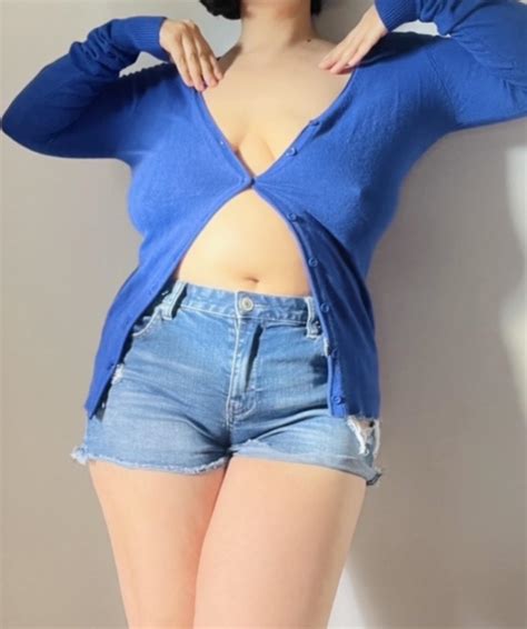 Curvy and pale : r/pale_girls