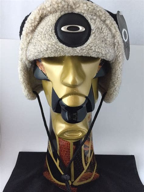 For Sale - Oakley rare moscow cap black/cashmere new w tags