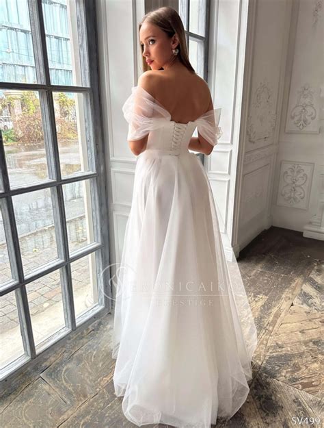 Минималистичное белое платье на корсете Бланта в аренду в Москве | YesDress