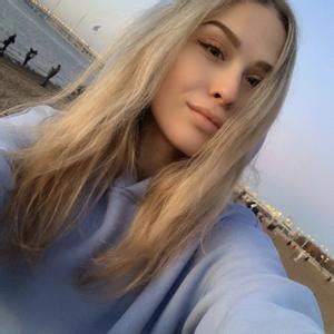 Алина, 22 года, по знаку зодиака Дева хочет познакомиться с парнем в г ...