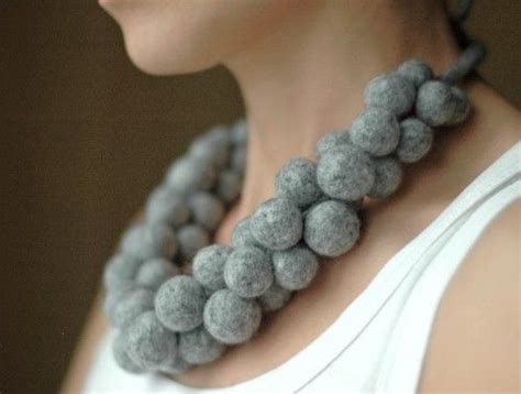 Бижута от филц | Rozali.com | Felt necklace, Felt jewelry, Felt beads