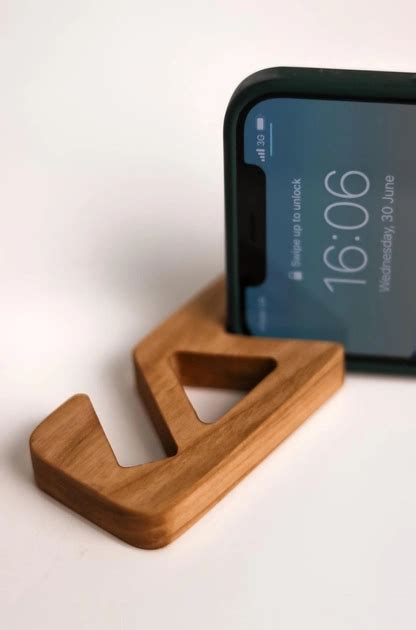 Деревянная подставка держатель для телефона Moku 4,5х9,5х1 см – фото ...