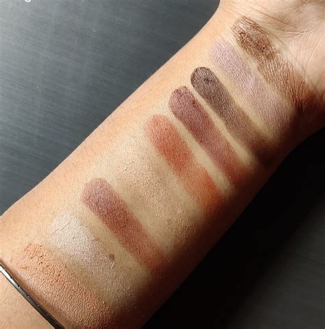 Makeup revolution-Velvet Rose-Eyeshadow Palette Review - Toss The Life